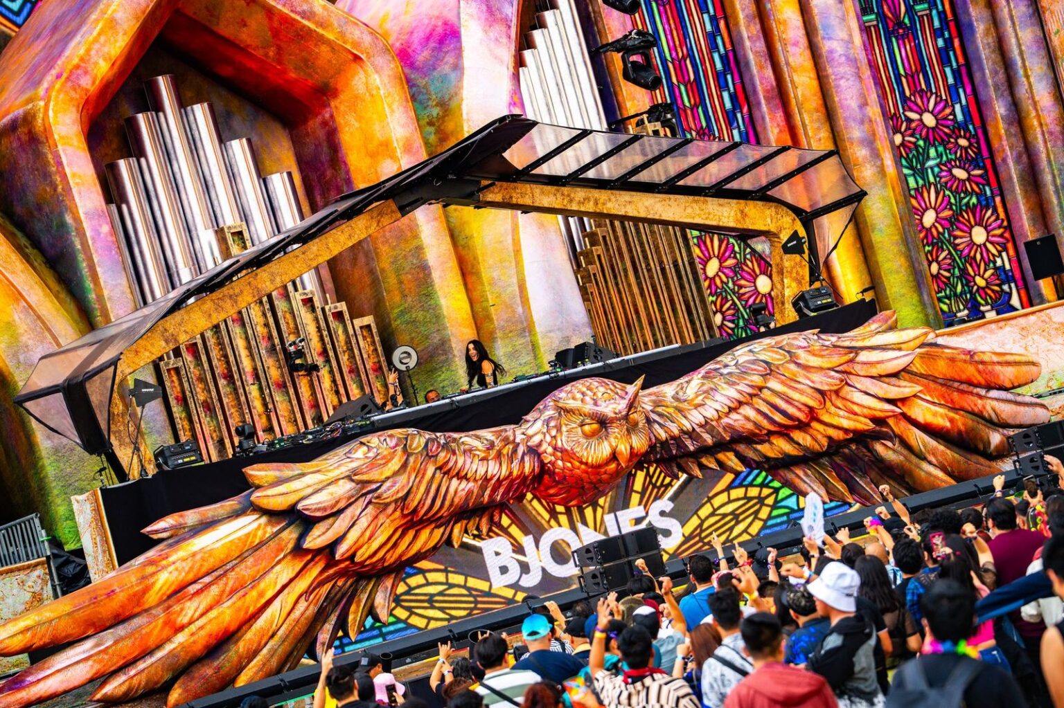 B JONES | Spanish Mainstream Dj | Tomorrowland & IBIZA DJ